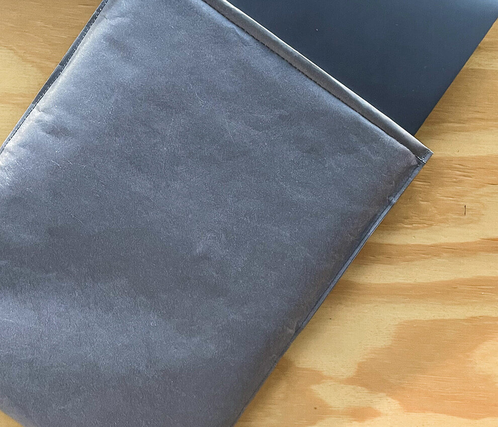 capa notebook - preta (cinza) básica | dobra